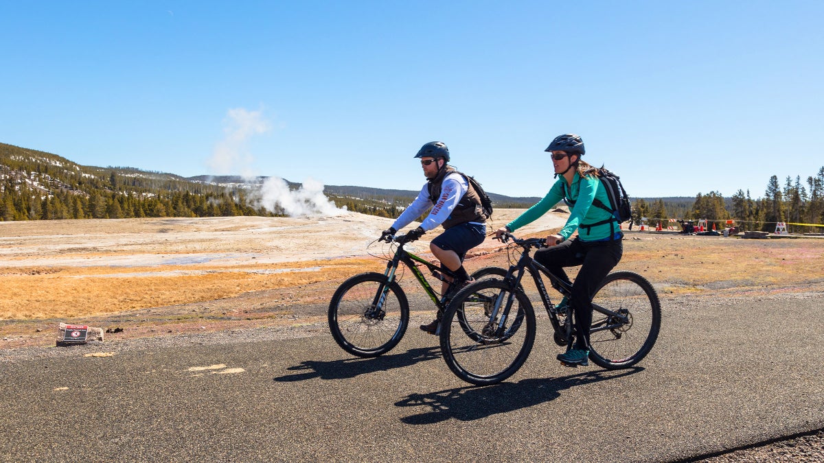 Bike Yellowstone | Ride a bike through Yellowstone